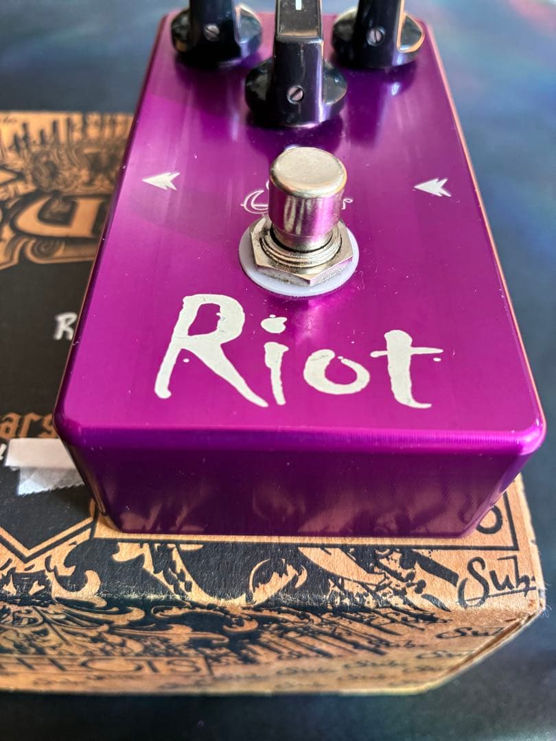 Suhr Riot ハイゲインディストーションペダル
