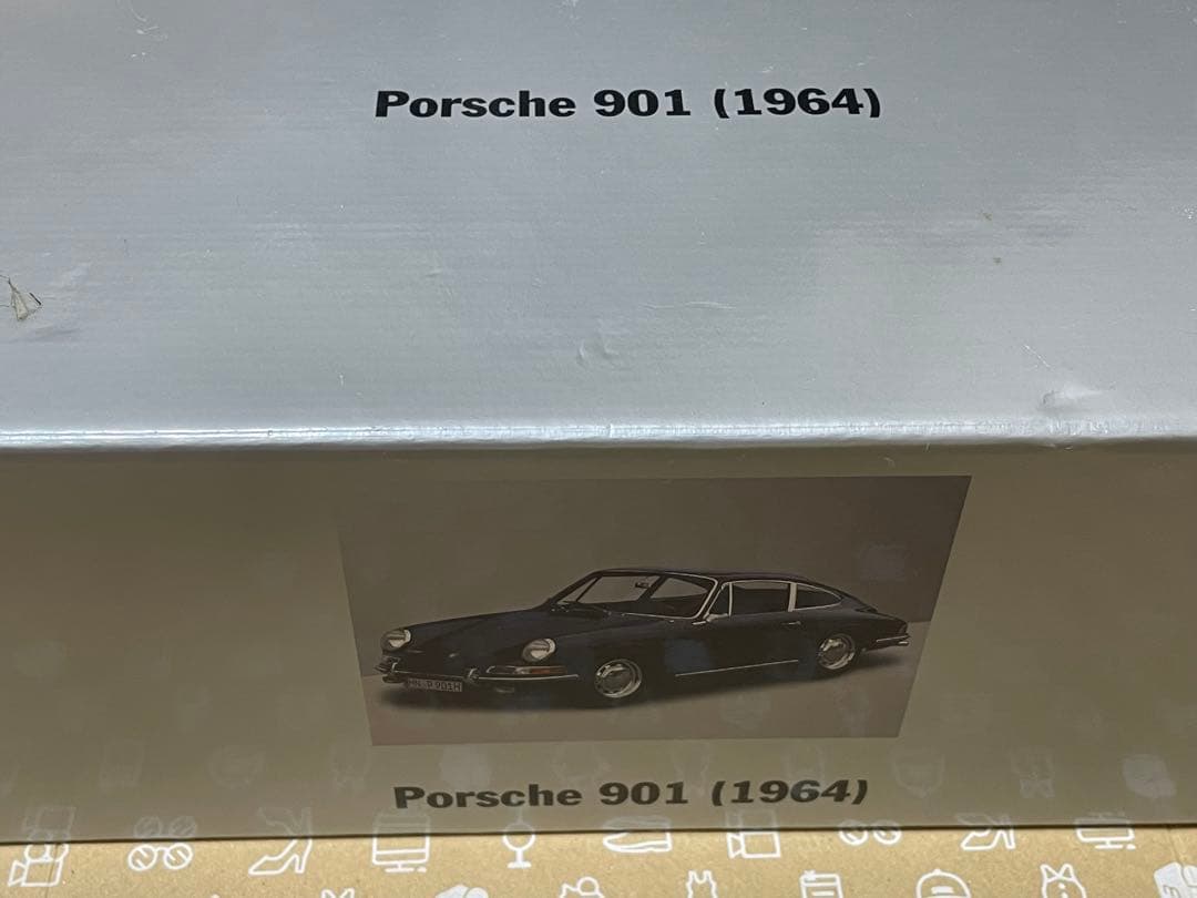 CMC 1/18 ポルシェ 901 1964 クーペ アイボリー　M-067