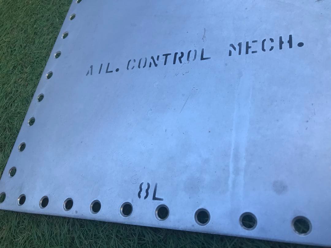 航空機 機体部品 T-33 左主翼 8L AIR CONTROL MECHパネル
