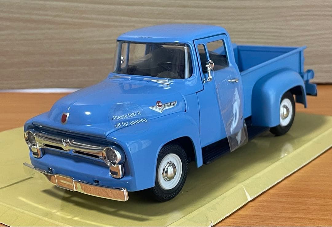 北箱　FordF-100 PickUpミニカーイエロートラックミニカー容器入り