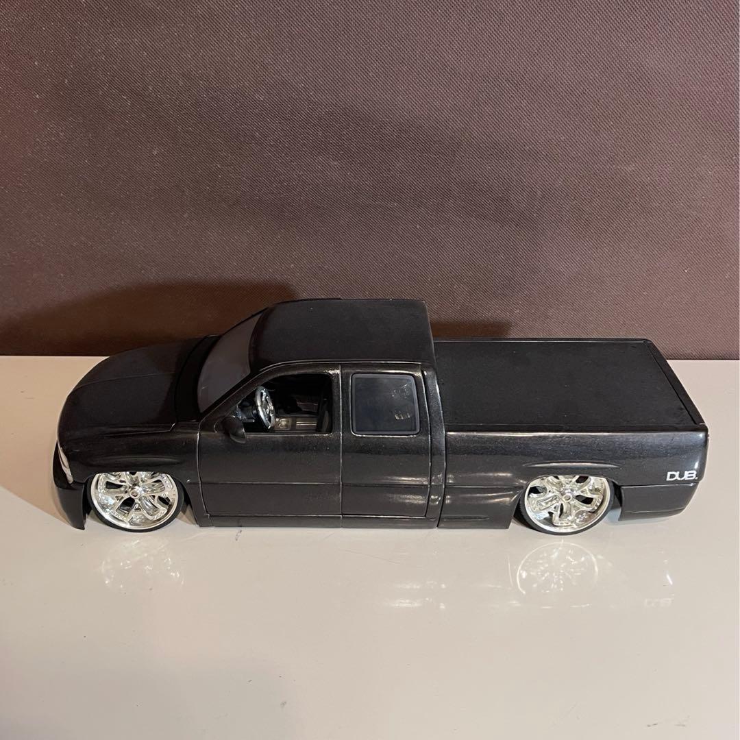 ミニカー jada 1/18 CHEVROLET Silverado DUB CITY