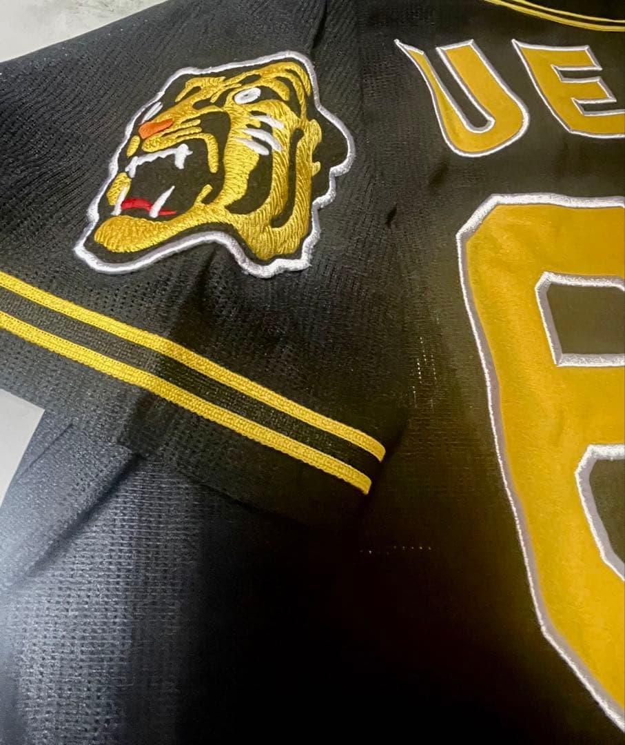 美品 阪神タイガース 植田海 ブラックユニフォーム サイズM