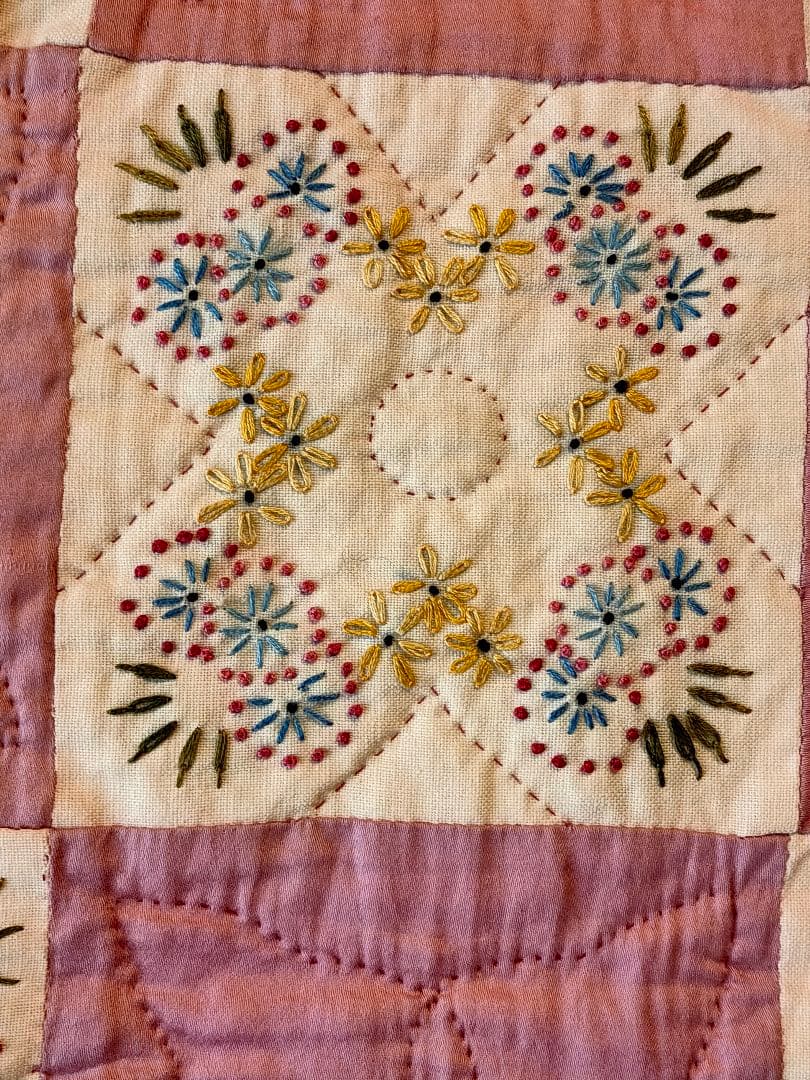 アンティーク キルト C1930 USA 花柄刺繍入り