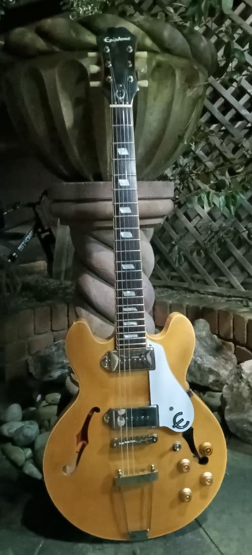エピフォン　カジノクーペ　Epiphone　ポット交換　ピックガード製作　リペア