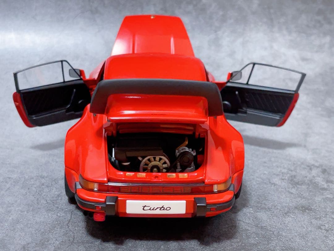 びんぼっちゃま 　AUTOart 1/18 Porscheポルシェ 911