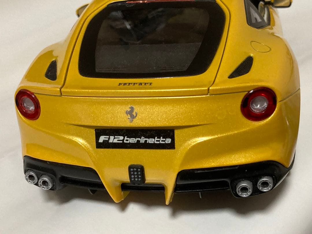 ホットウィールエリート .1/18フェラーリ F12ベルリネッタ イエロー
