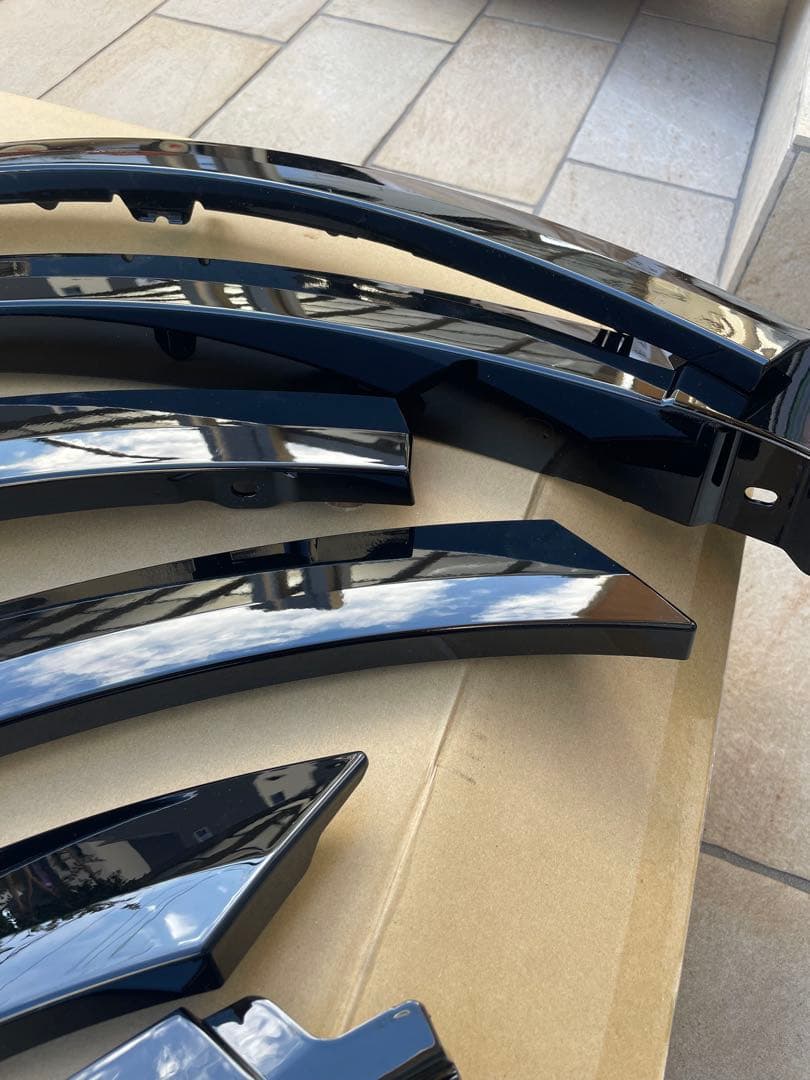 クラウンエステート　フェンダーアーチモール　 純正　黒