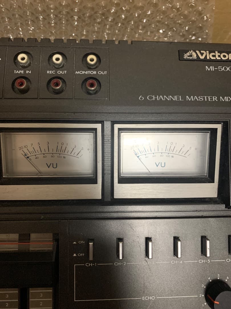 MIXER ANALÓGICO VINTAGE “VICTOR MI-5000”