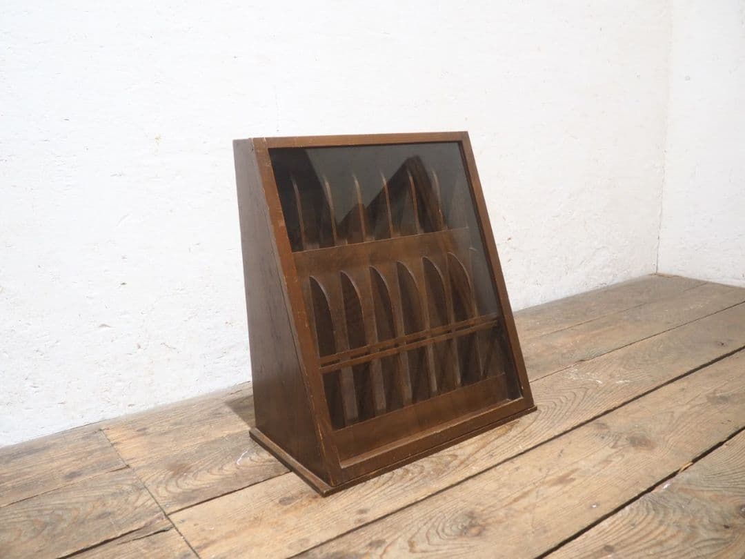 1233 昭和レトロ　ガラス蓋付の収納ケース　飾り棚　ラック　古家具　ビンテージ