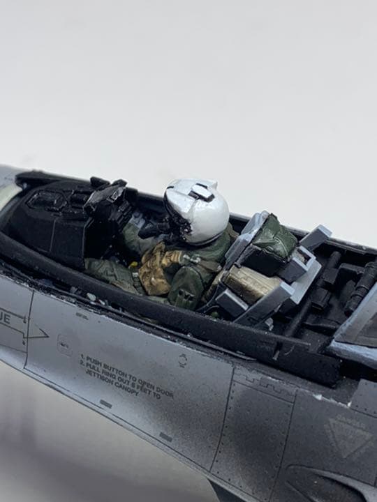タミヤ　1/48 F-16 ファイティングファルコン　完成品