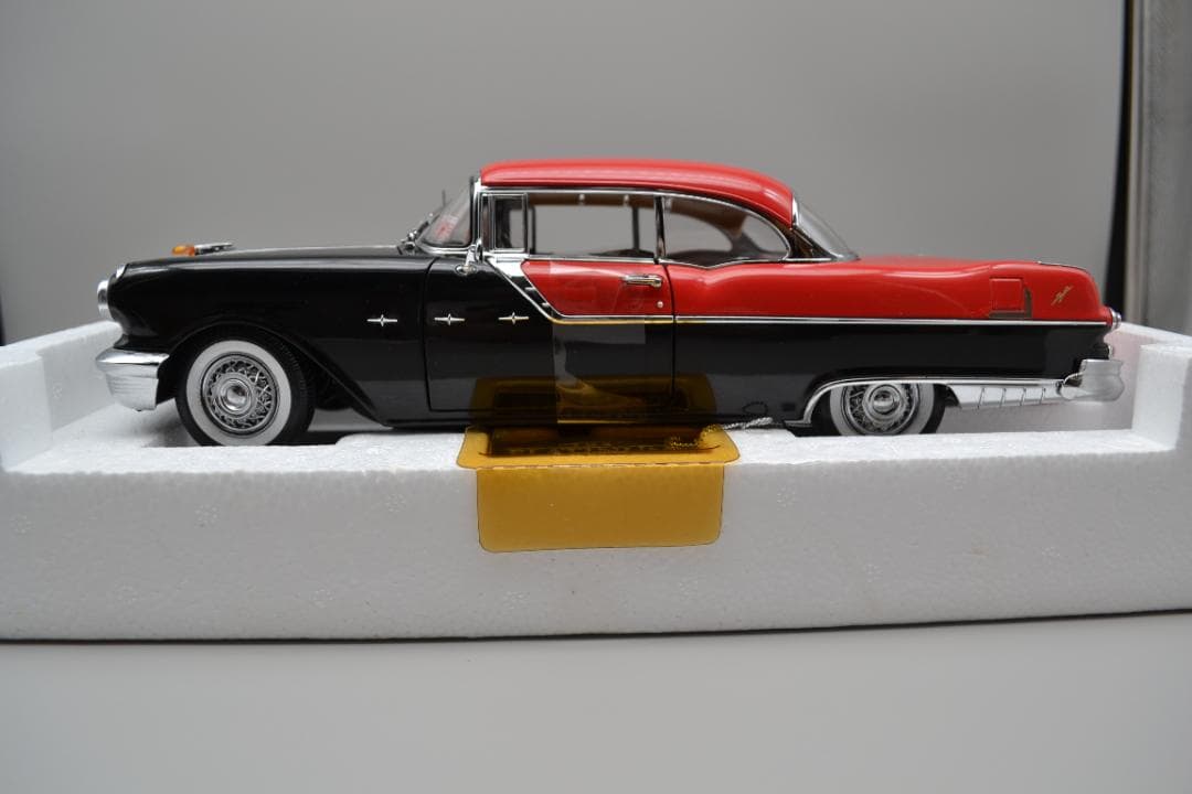1955 Pontiac StarChief SunStar社製 1/18