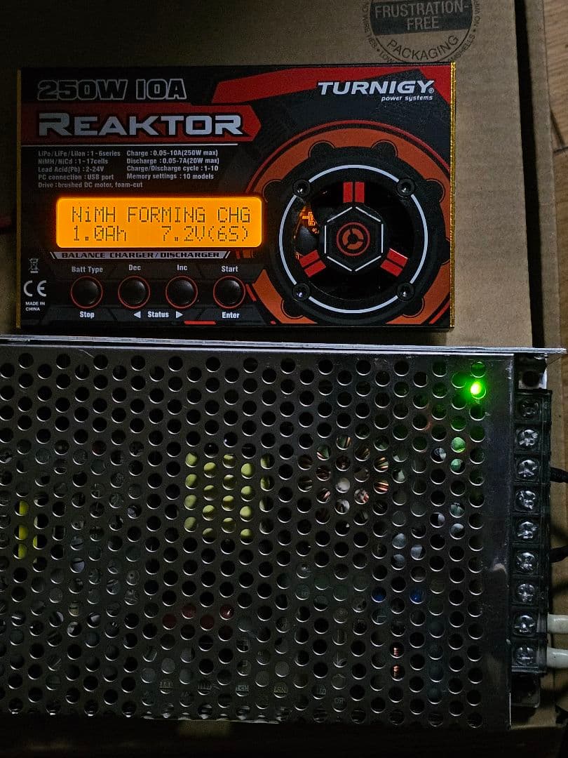 Turnigy Reaktor 250W 10A 充電器、電源セット