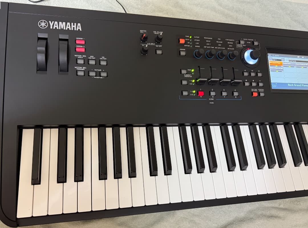 Yu さん専用になりました．YAMAHA MODX8+　ハーフペダルFC3A付き