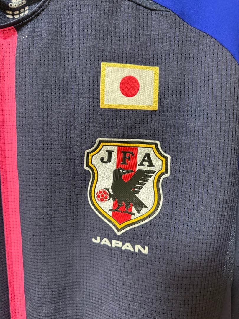 アディダス なでしこジャパン　ユニフォーム オーセンティック サッカー