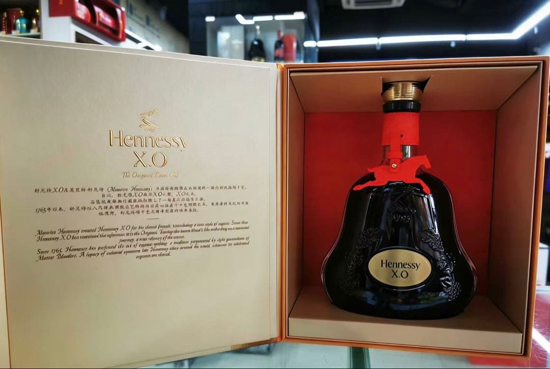 Hennessy X.O コニャック Xu Zhenデザイン馬干支