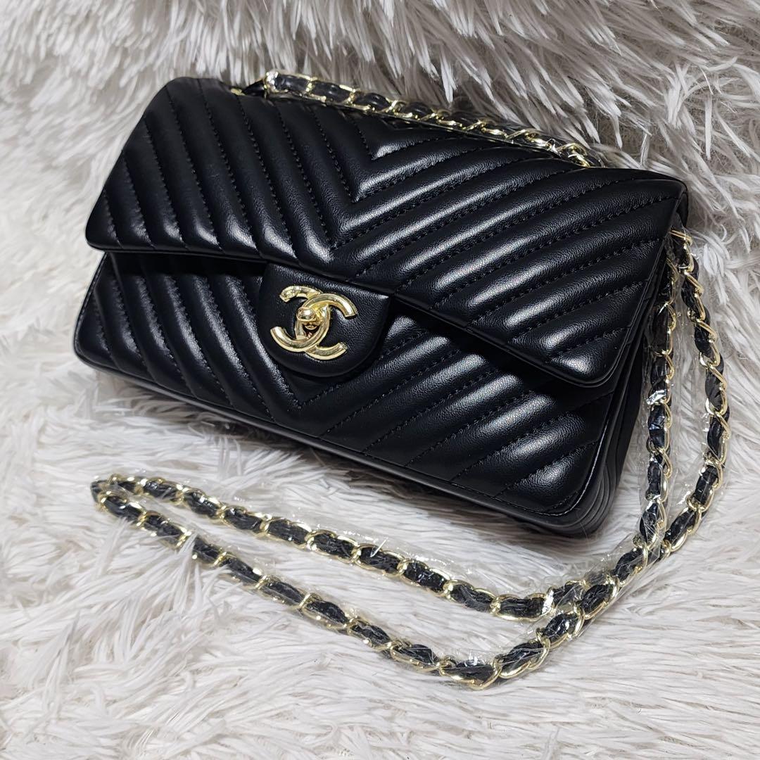 CHANEL ショルダーバッグ　Vステッチ　ノベルティ　シャネル　黒