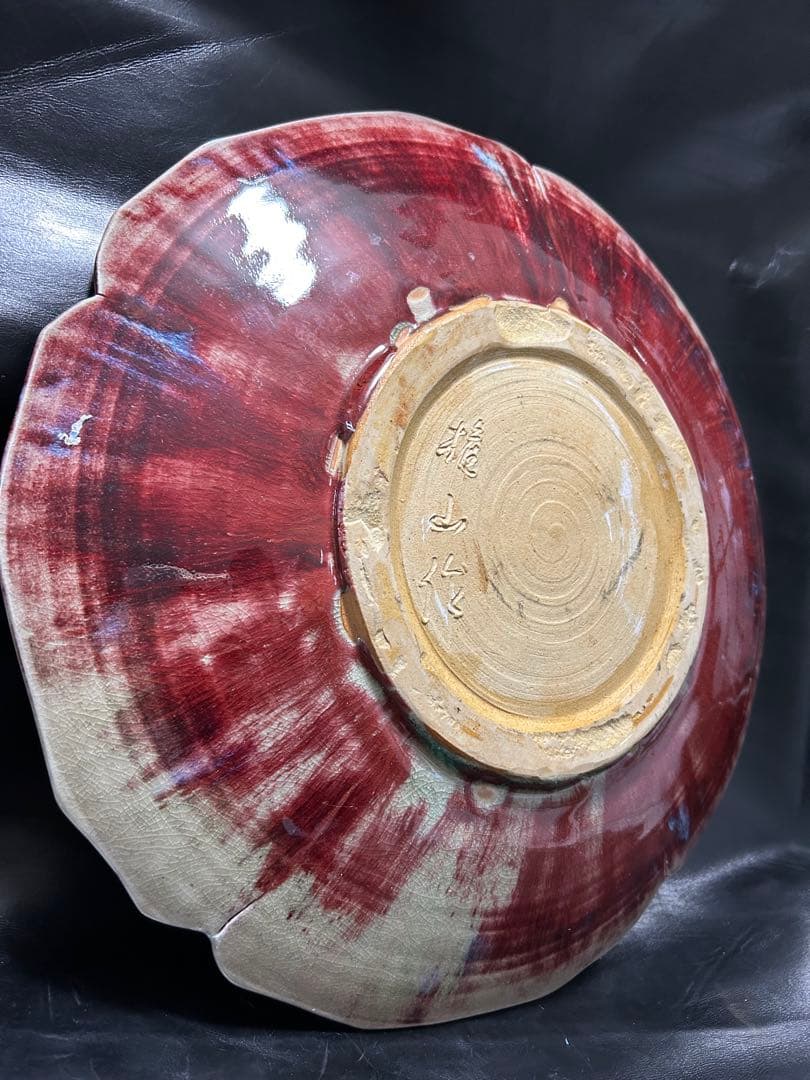 美しい古美術◾️蔵から美しい花がかたどられた大皿が出てかきました。