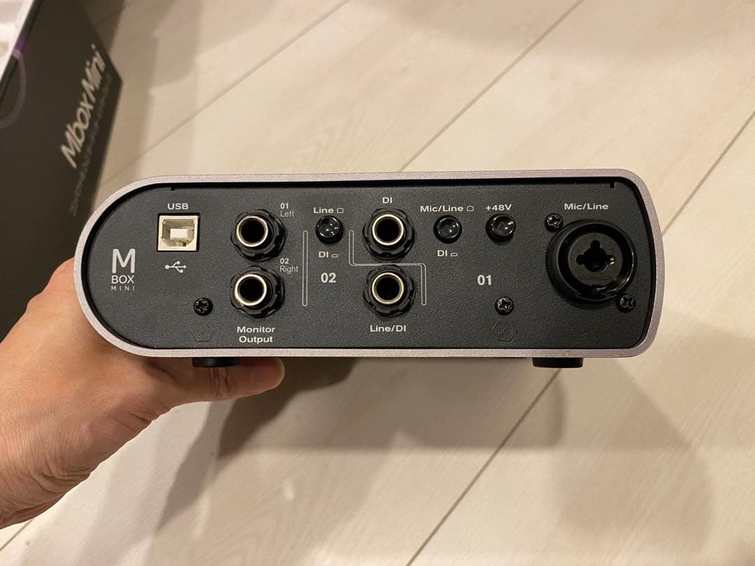 Avid Mbox Mini 2x2オーディオインターフェース