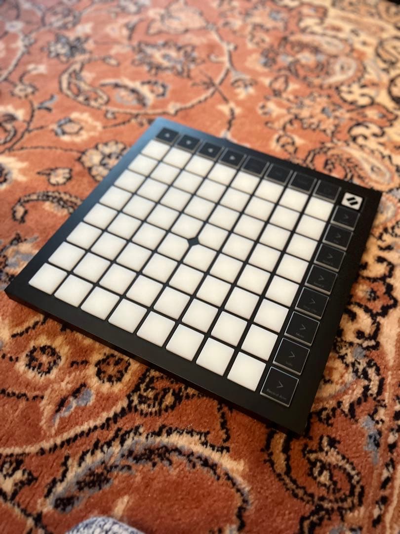 Novation Launchpad X MIDIパッド