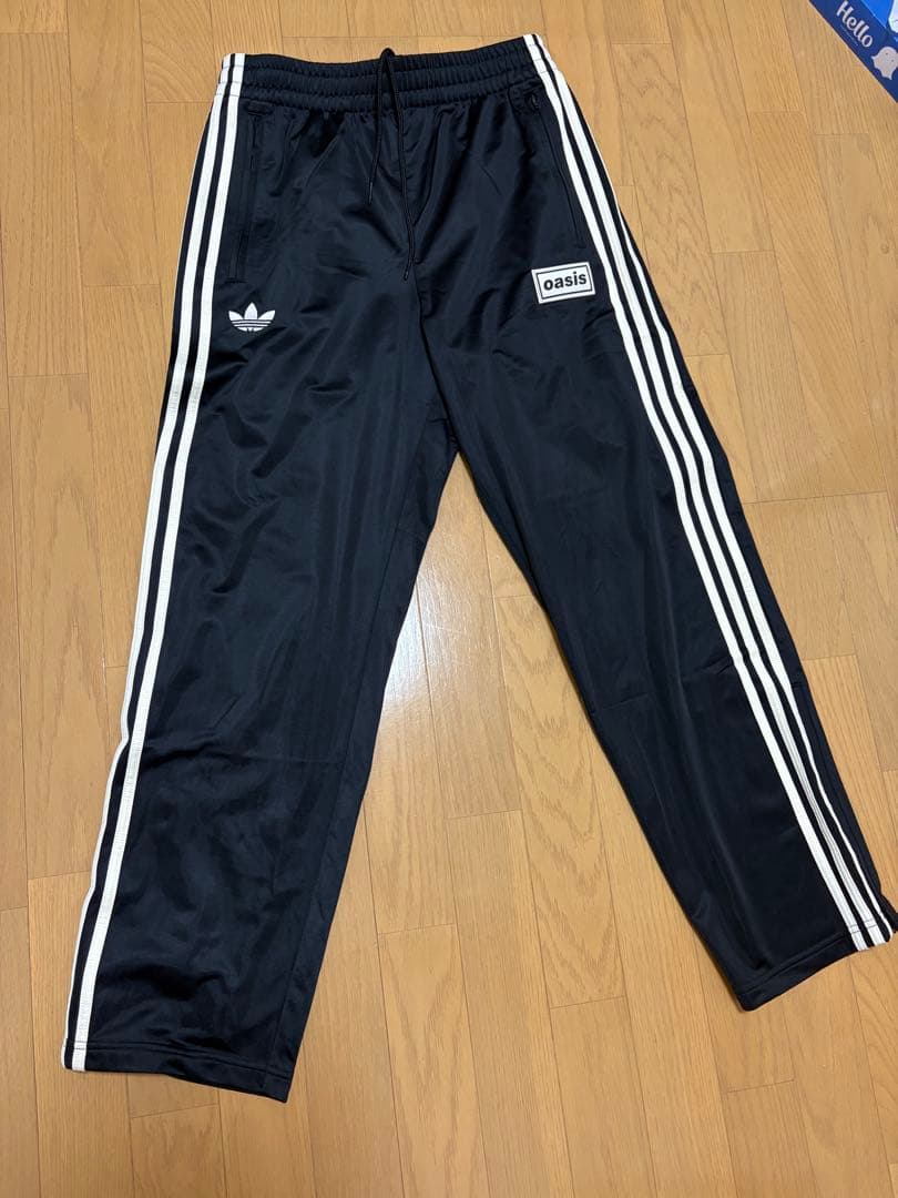 adidas oasis トレーニングパンツ 黒