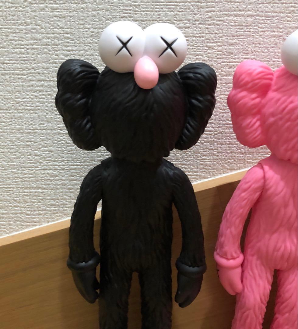 KAWS カウズ モチーフフィギュア ブラック ピンク ブルー フィギュア 3体