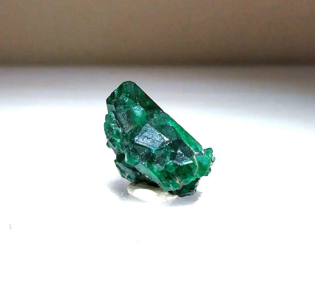 ダイオプテーズ（翠銅鉱）　単結晶　宝石鉱物標本