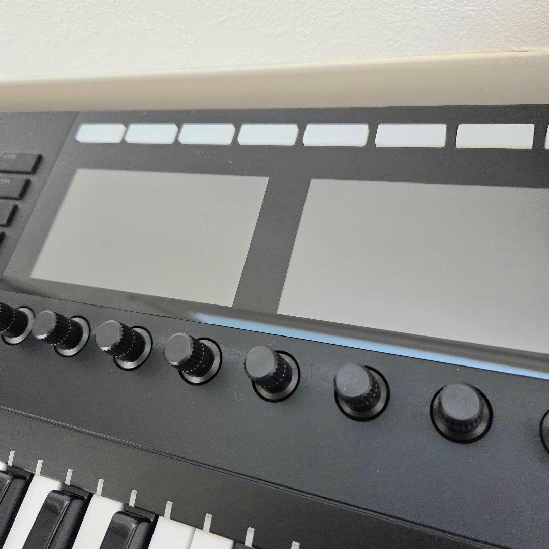 KOMPLETE KONTROL S49 MK2 MIDIキーボード