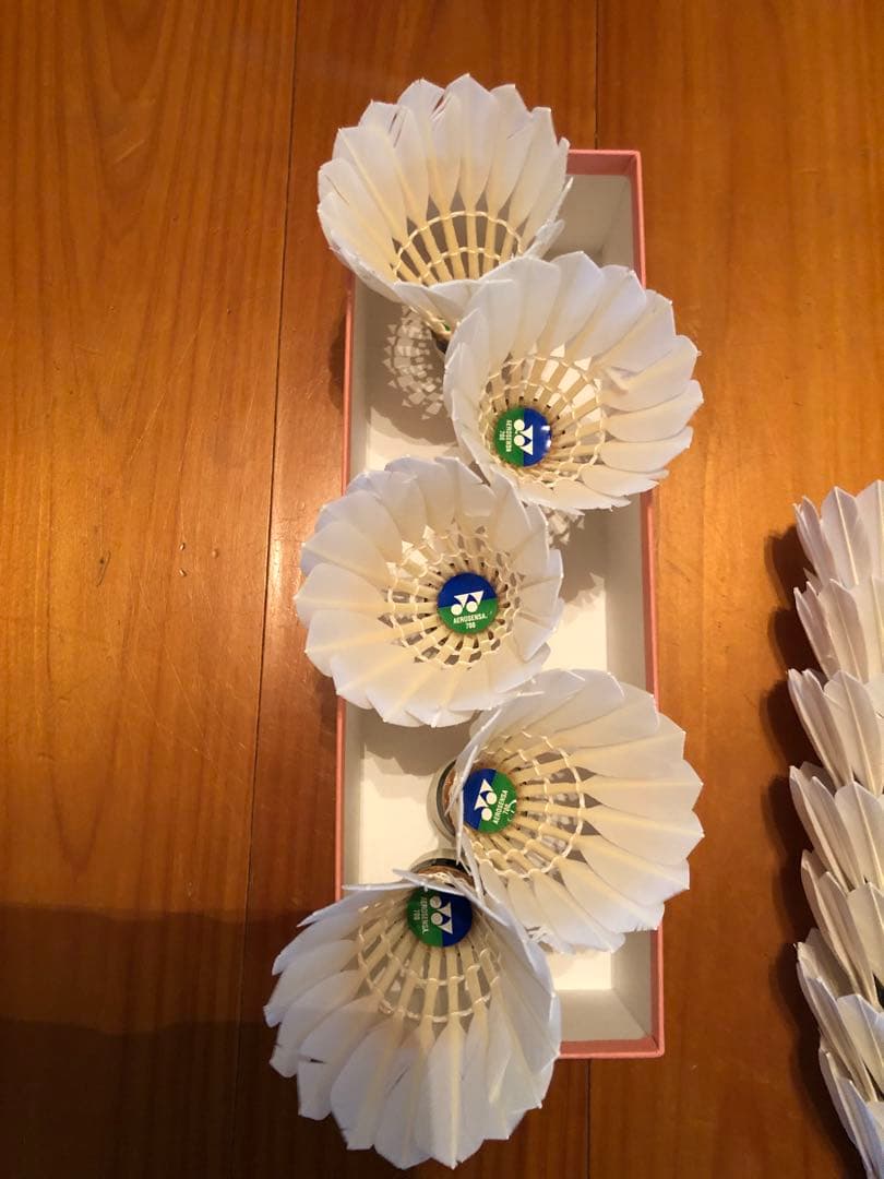 YONEX シャトル　エアロセンサ700とニューオフィシャル