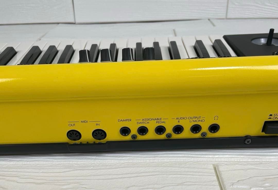 【希少】コルグ　KORG M50 シンセサイザー 61鍵 限定カラー　イエロー