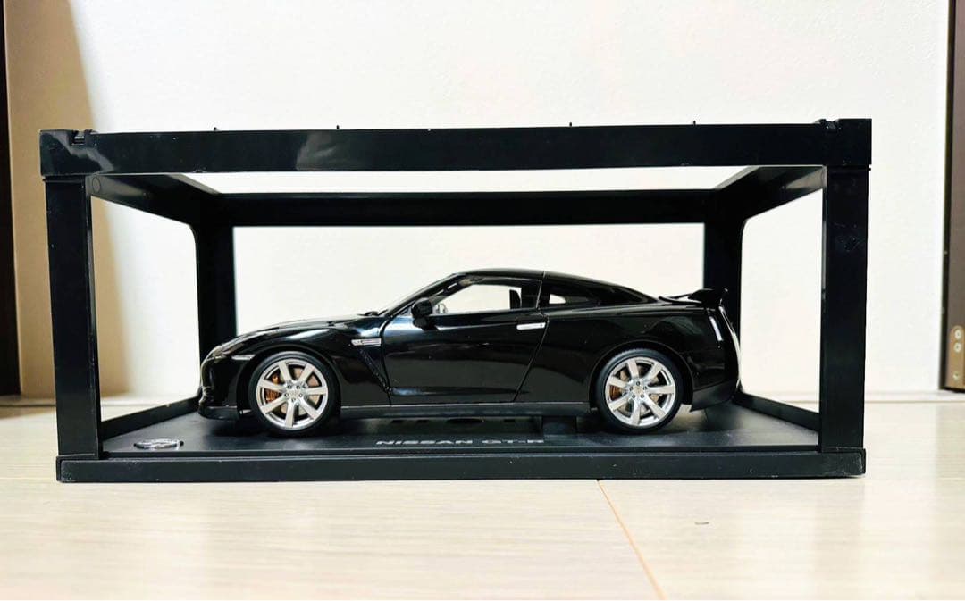 Nissan GT-R 1/18 ブラックモデルカー