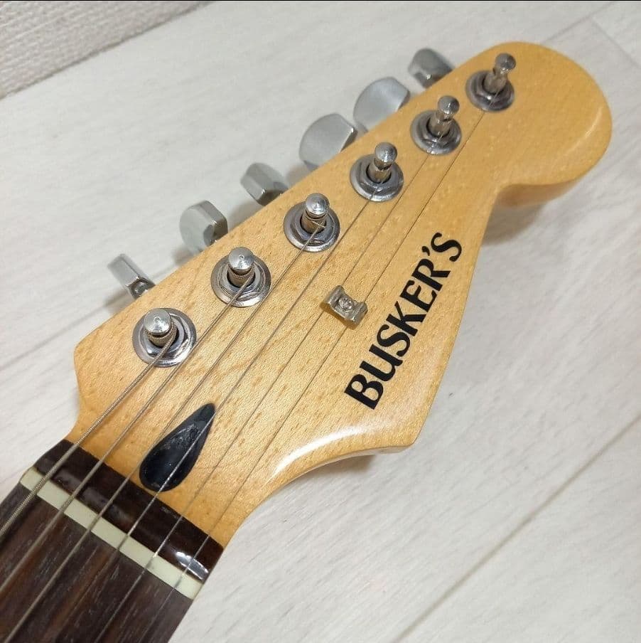 美品 BUSKER'S BH1 CAR ストラトキャスター エレキギター　レッド