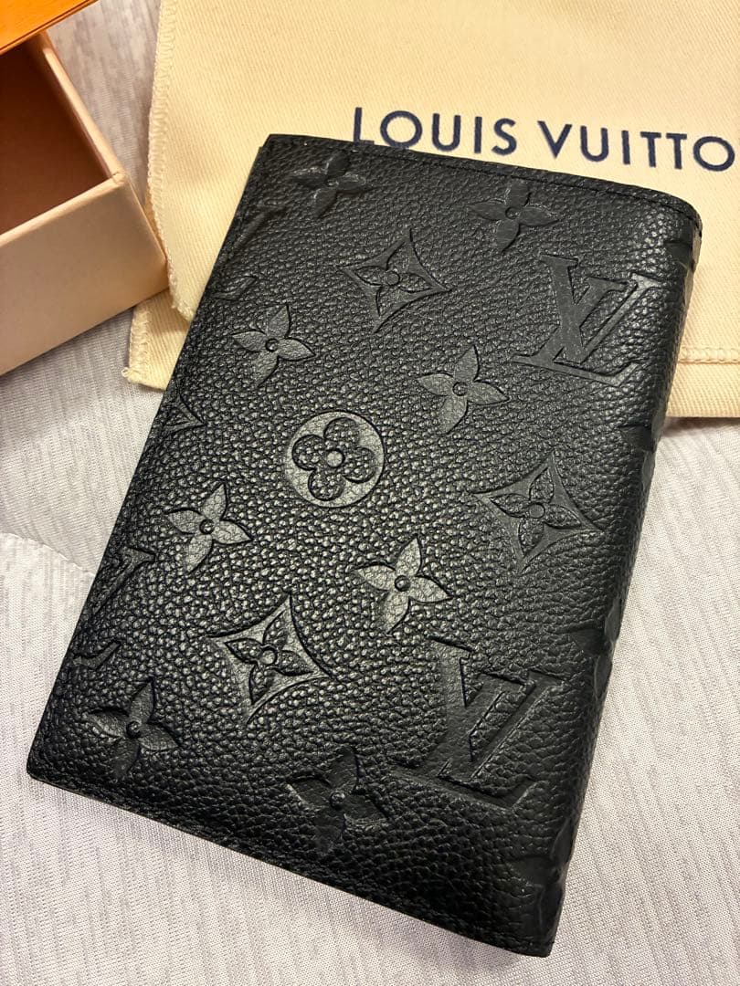 LOUIS VUITTON パスポートケース ブラック　新品未使用