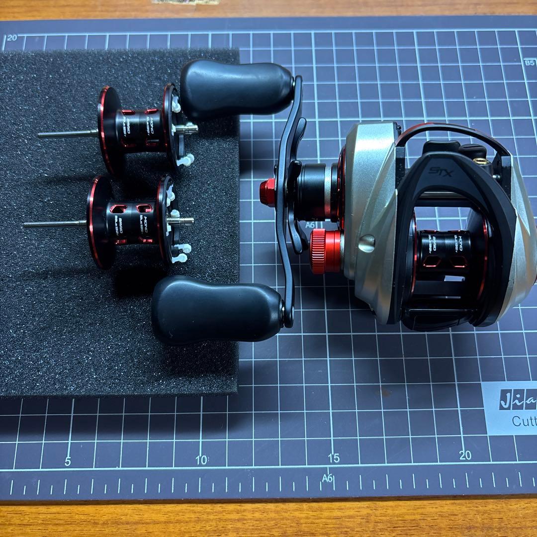 アブ　Abu レボ5 STX LP-L REVO5替えスプール2個付き