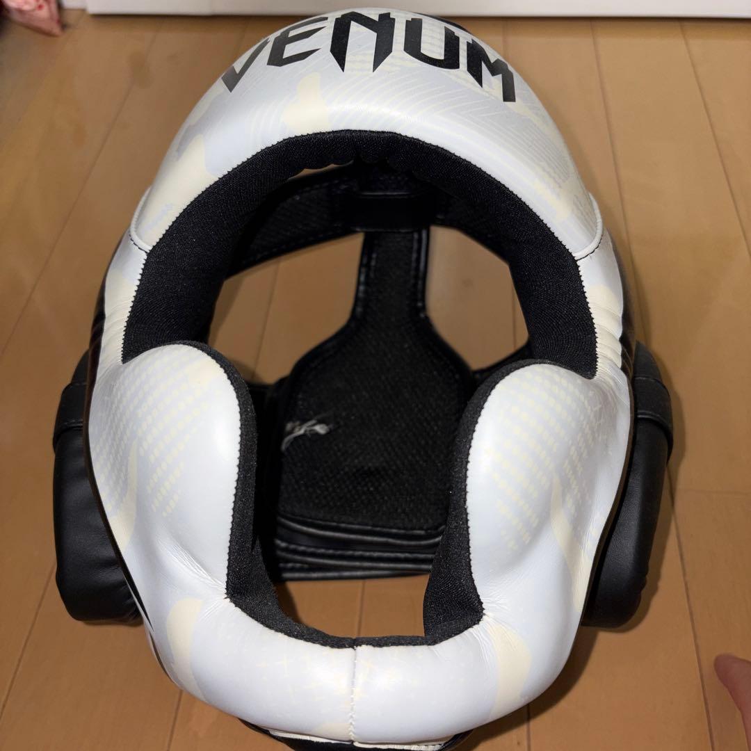 Venum ボクシング ヘッドギア ワンサイズ　ホワイト/ブラック【新品未使用】