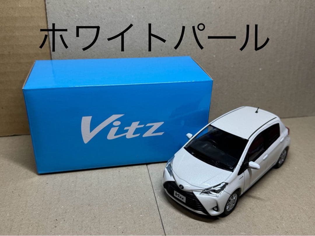 トヨタ ヴィッツ HV ホワイトパール 色見本ミニカー カラーサンプル 未使用