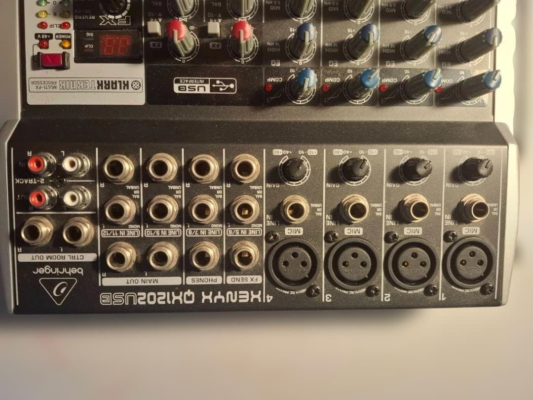 Behringer XENYX Q1202USB パワードミキサー