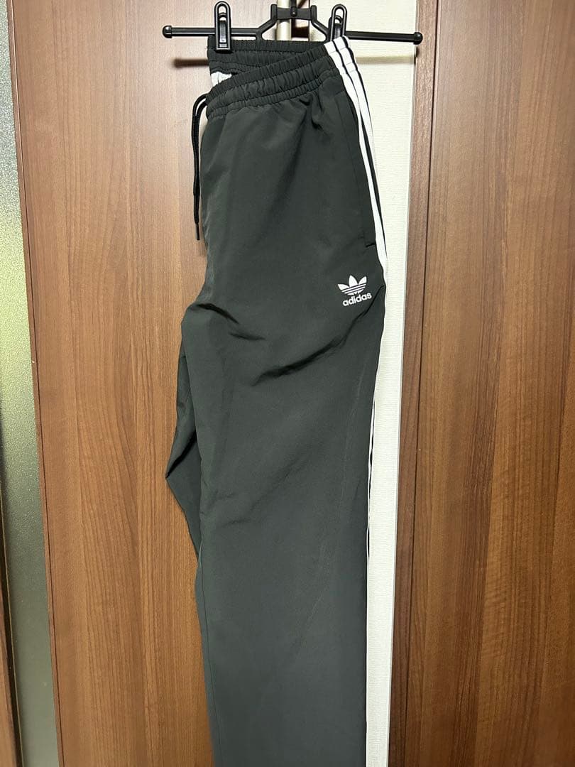 完売品　adidas トラックトッププルオーバー&トラックパンツ　セットアップ