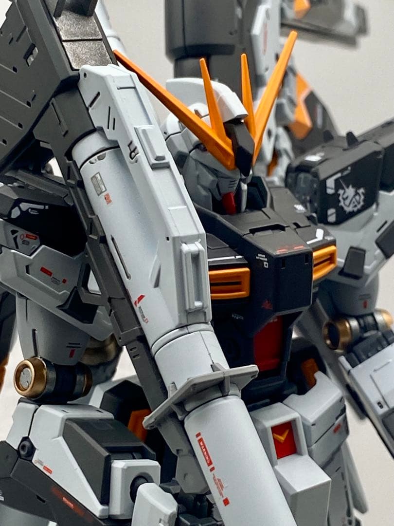 ガンプラRG Hi-νガンダム 塗装済み完成品 ハイニューガンダム 全塗装