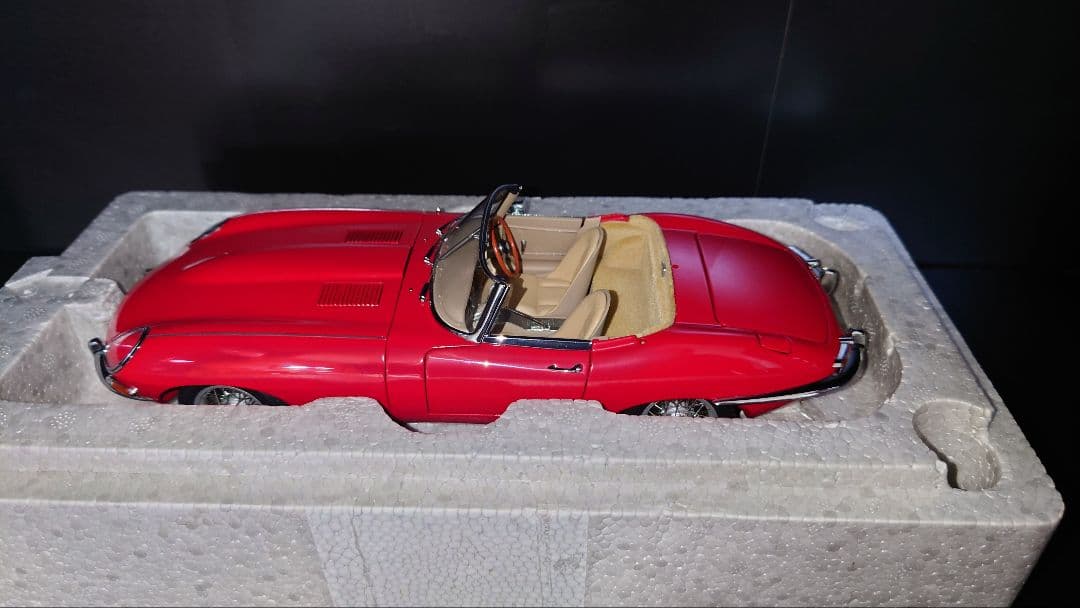 autoart 1/18 ジャガー e-type シリーズ1 クーペ