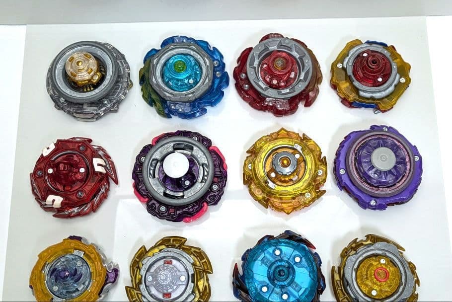 ベイブレードバースト　ロアバハムート　ツヴァイディアボロス　キングヘリオスなど