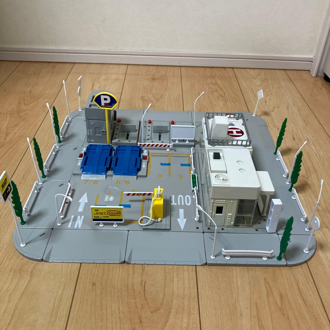トミカタウン 病院 駐車場　薬局　トミカ