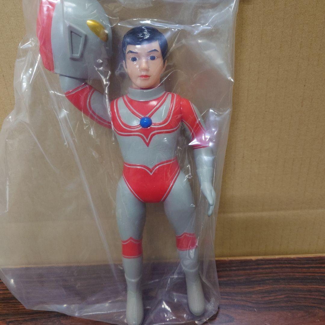 ブルマァク　マスク取れ大帰ってきたウルトラマン　レトロカラー　ソフビ　墓場の画廊