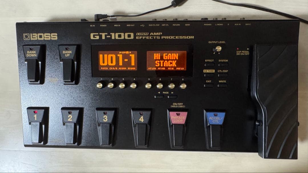 BOSS GT-100 ギターエフェクトプロセッサー
