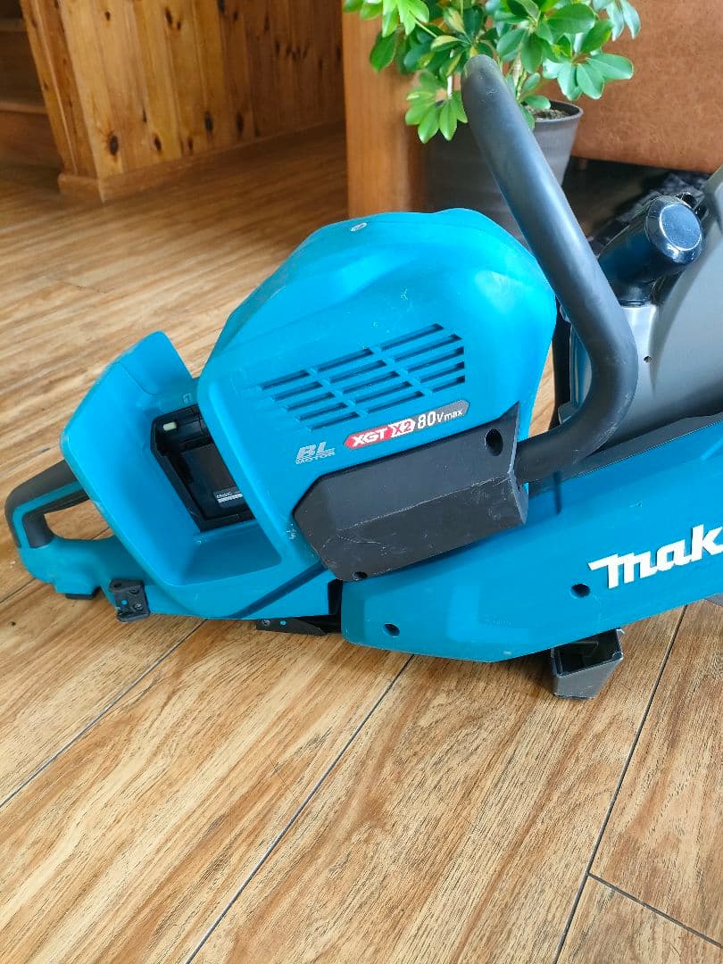 美品　マキタ　makita　コードレスパワーカッター CE002GZ