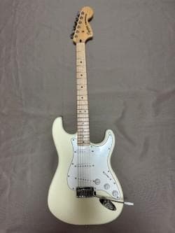 SQUIER AFFINITY ストラトキャスターモデル　ホワイト系 美品
