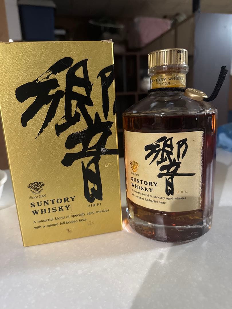 Suntory Whisky 金色パッケージ入り