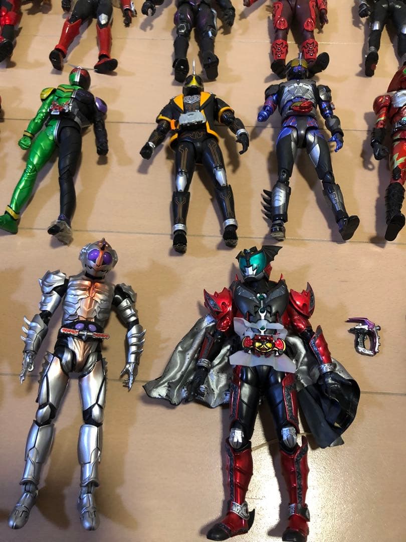 サ*ー様 仮面ライダー　フィギュアーツ　バンダイ