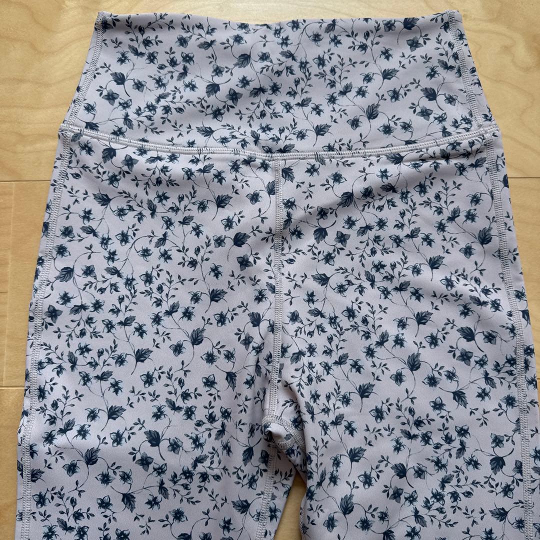 emmi エミ　ヨガウェア　上下セット　ブラトップ　フラワーレギンス　S 新品