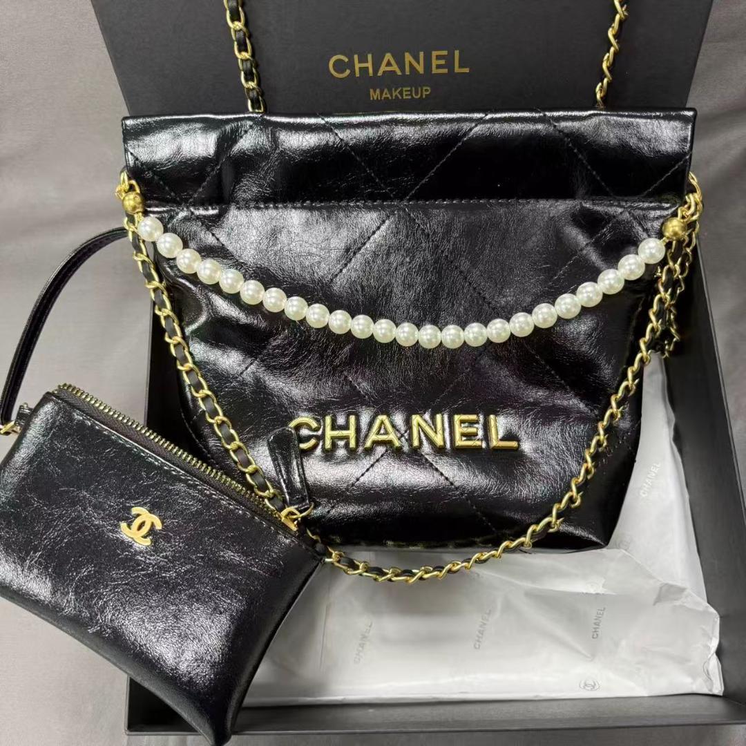 希少✨ 状態良好 ブラック cHaNeL✨サコッシュ パール付き