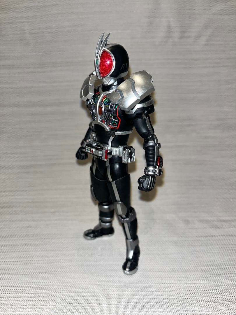 S.H.Figuarts(真骨彫製法)仮面ライダーファイズ アクセルフォーム